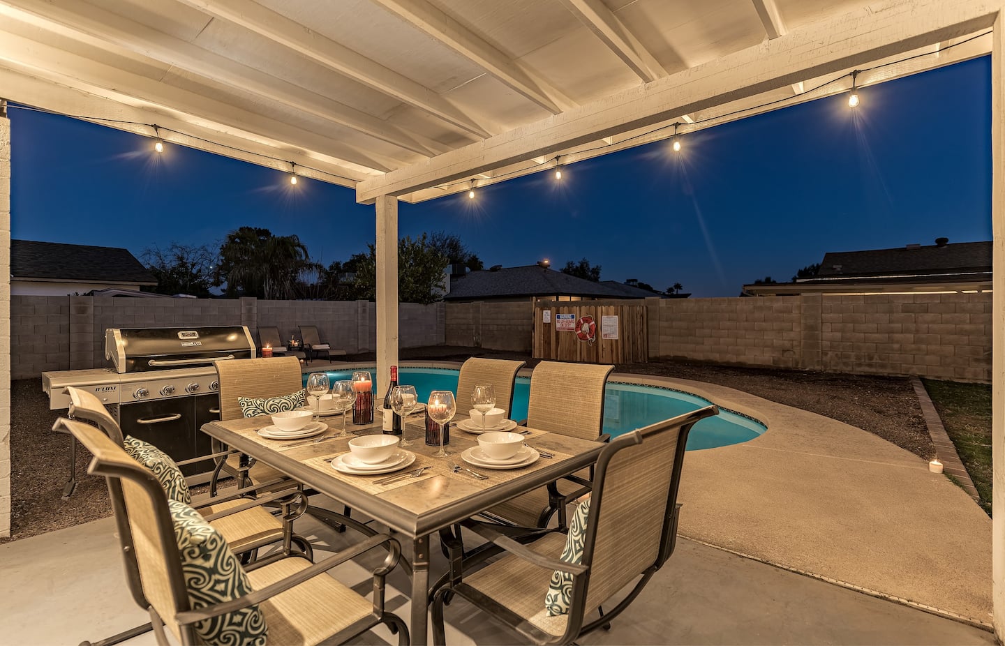 Fabulous 4 Bedroom Home + Free Private Heated Pool - Glendale, AZ