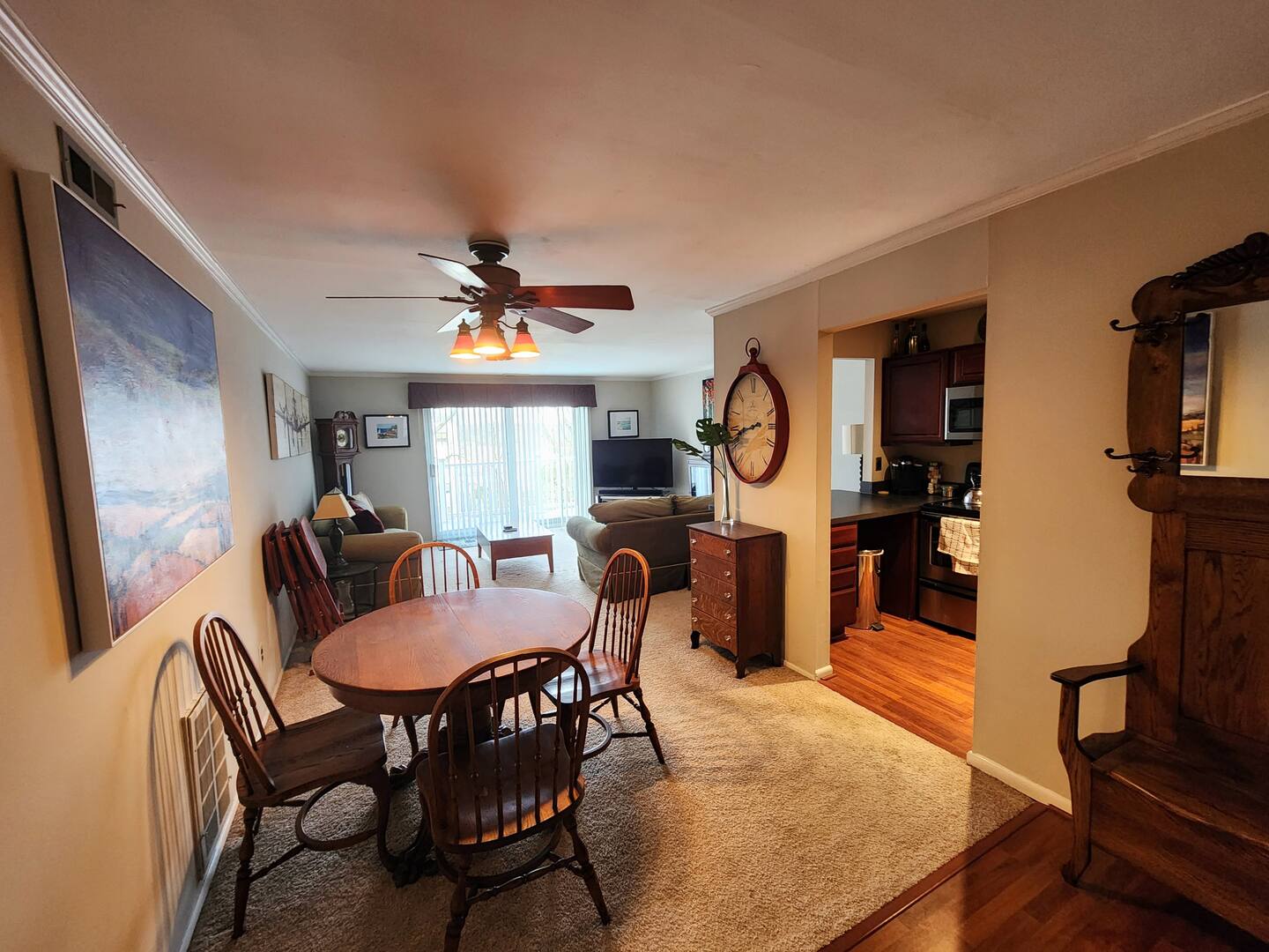Spacious Condo With Scenic Balcony And Swimming Pool - Inviting Escape - Philadelphia, PA