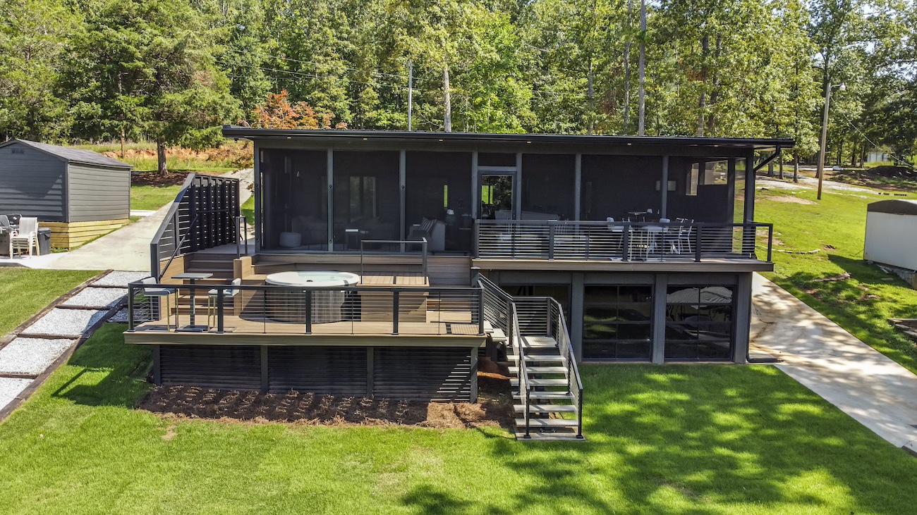 Urban-style Lakefront Bungalow On Sunset Cove - Lake Secession, SC