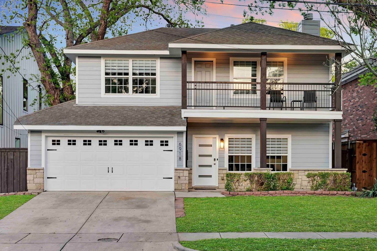 Highland Cottage - Central, Huge Yard + Hot Tub - Dallas, TX