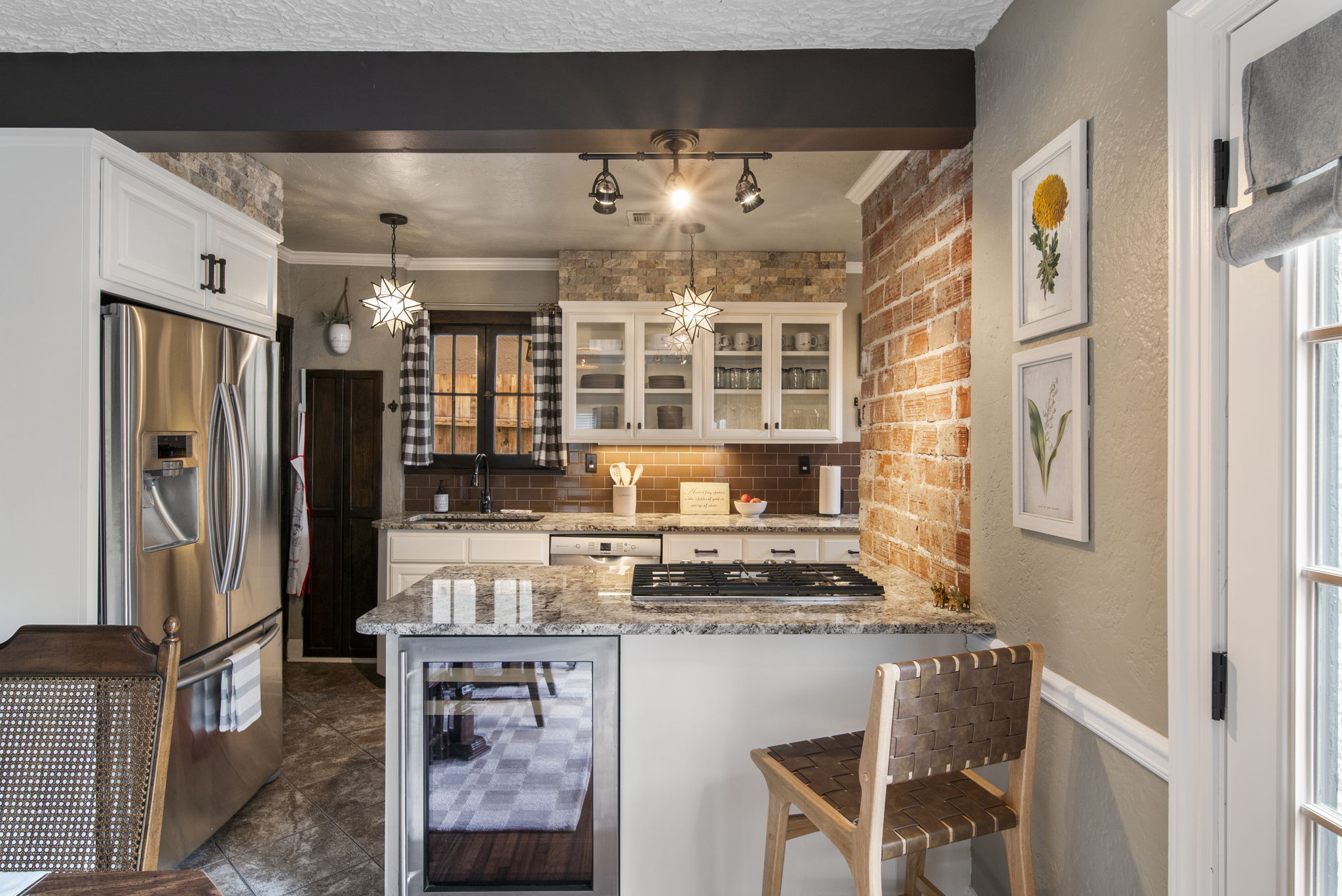 Charming Vintage Cottage With Hot Tub And Entertaining Space - Cozy Delight - Tulsa, OK