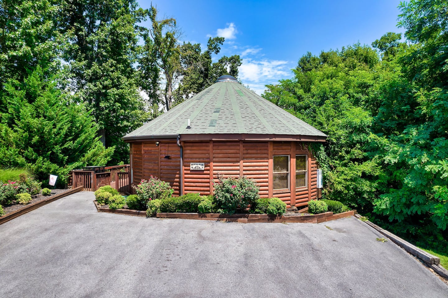 Smoky Mountain Cabin With Hot Tub & Game Room - Sevierville, TN