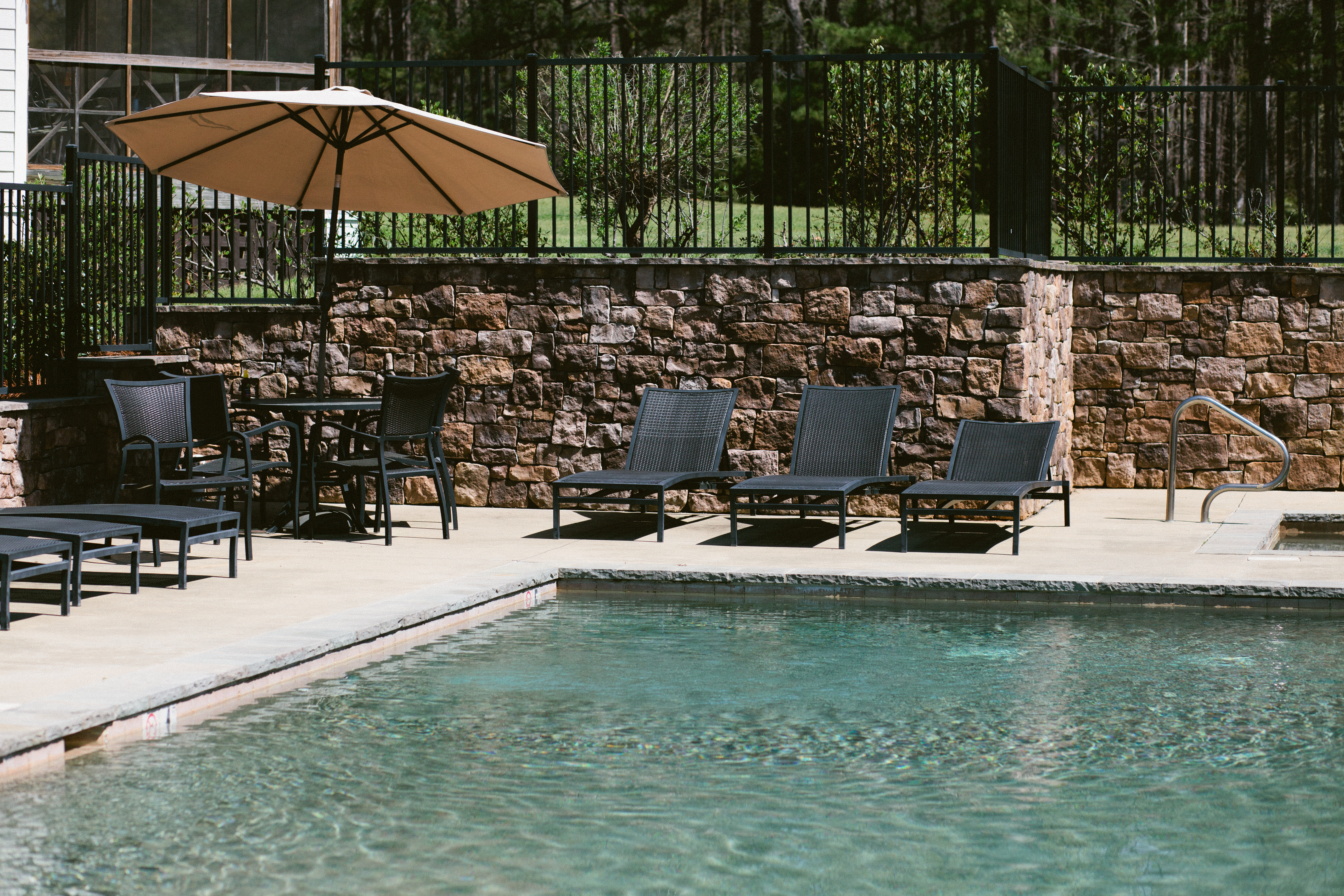 Stylish Condo With Scenic Views And Modern Amenities - Tranquil Escape - Lake Martin, AL