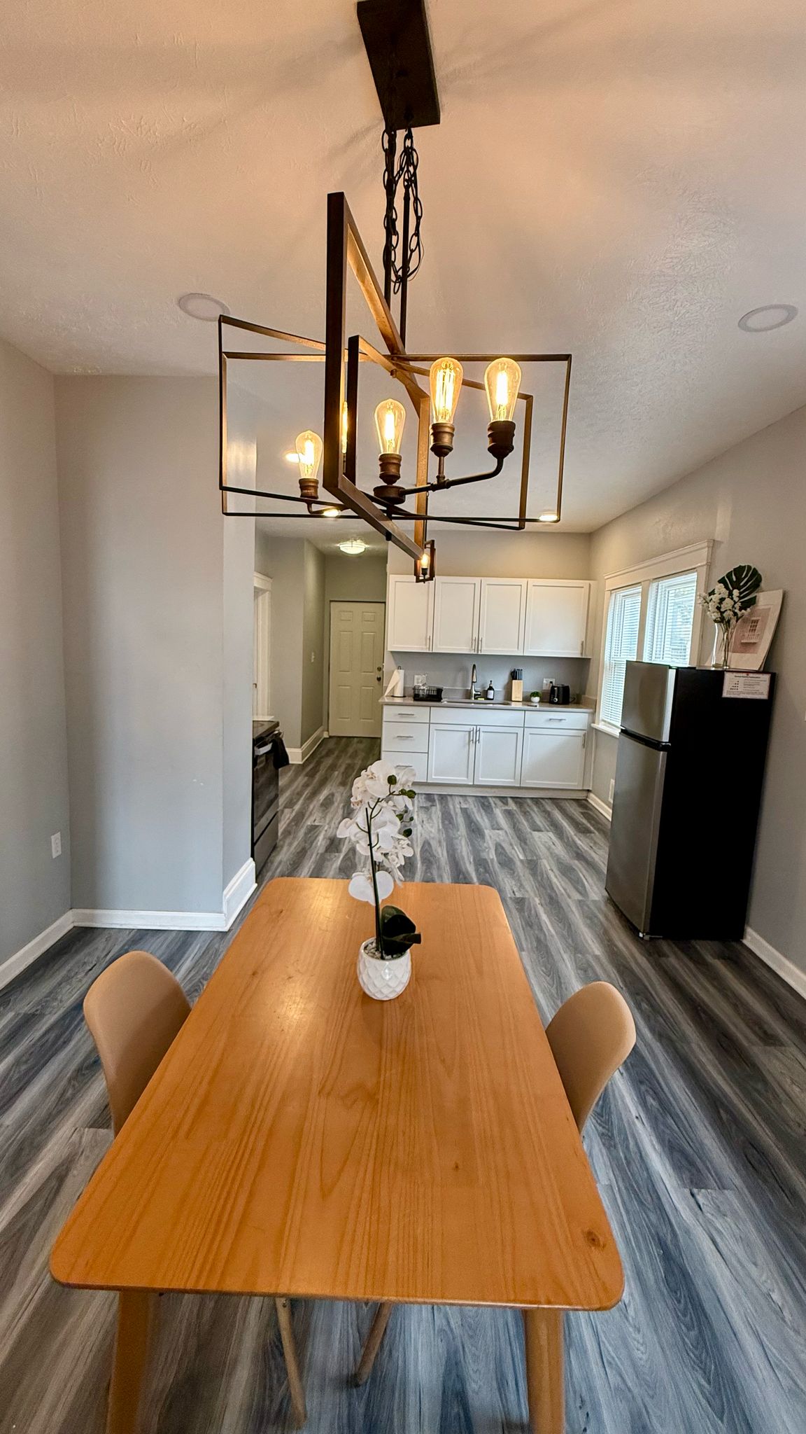 1bedroom First Floor Apartment - Cleveland