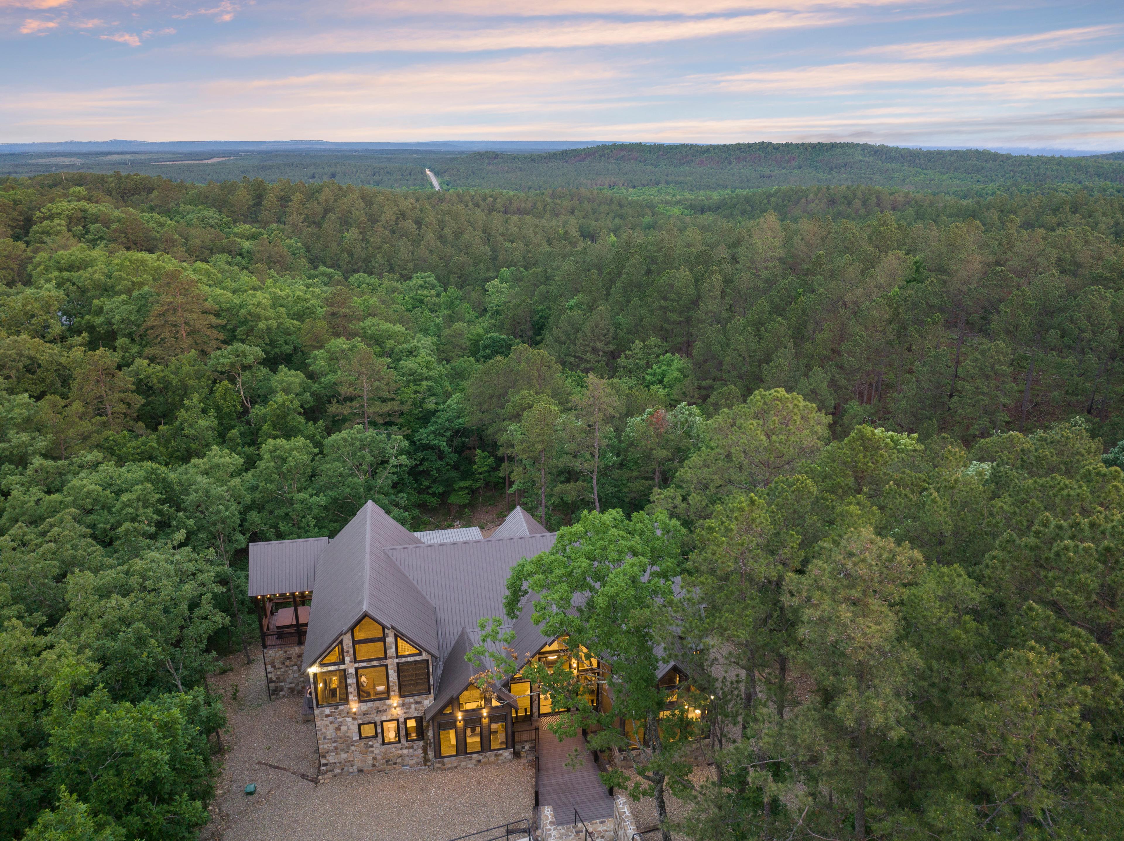 Modern Moose Lodge- Brand NEW Ultra-Luxury Cabin W/ ALL The Amenities ...