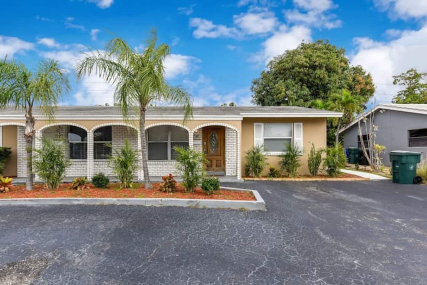 Charming Home With Coffee Station And Shared Backyard - Inviting Escape - Fort Lauderdale
