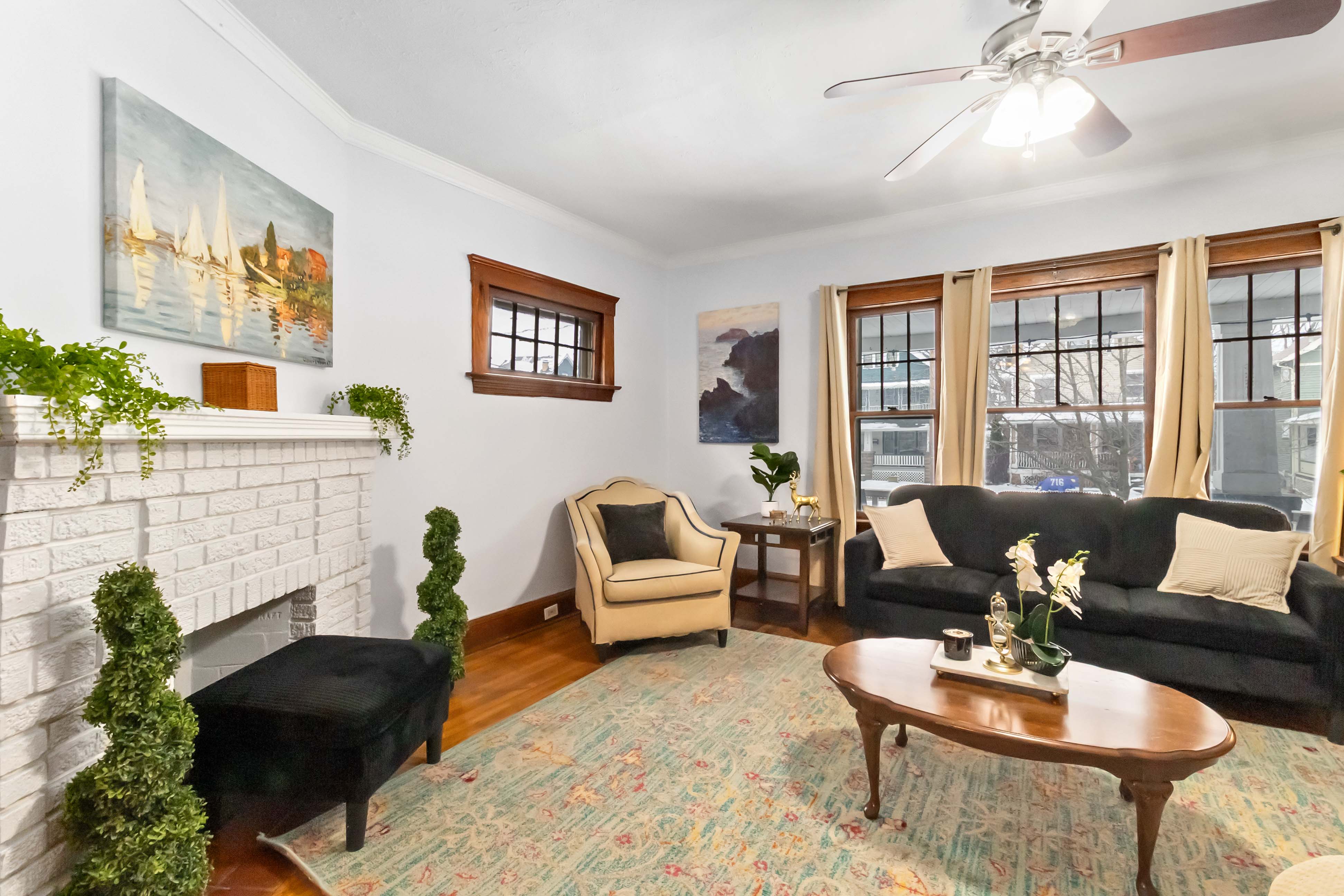 Extremely Walkable Lakewood, Central Location - Cleveland, OH
