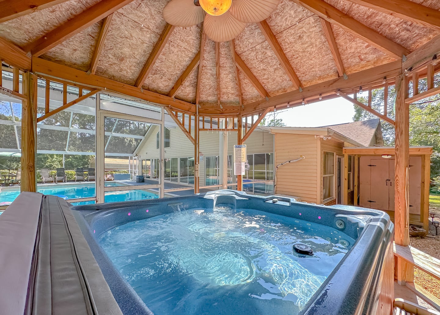 Fun-filled Oasis With Hot Tub And Pool - Cozy Spacious Retreat - Tallahassee, FL