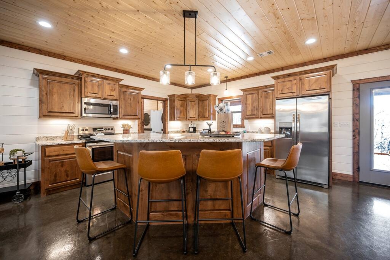 Streams & Dreams-BRAND NEW High-end Luxury Retreat - Broken Bow Cabin ...