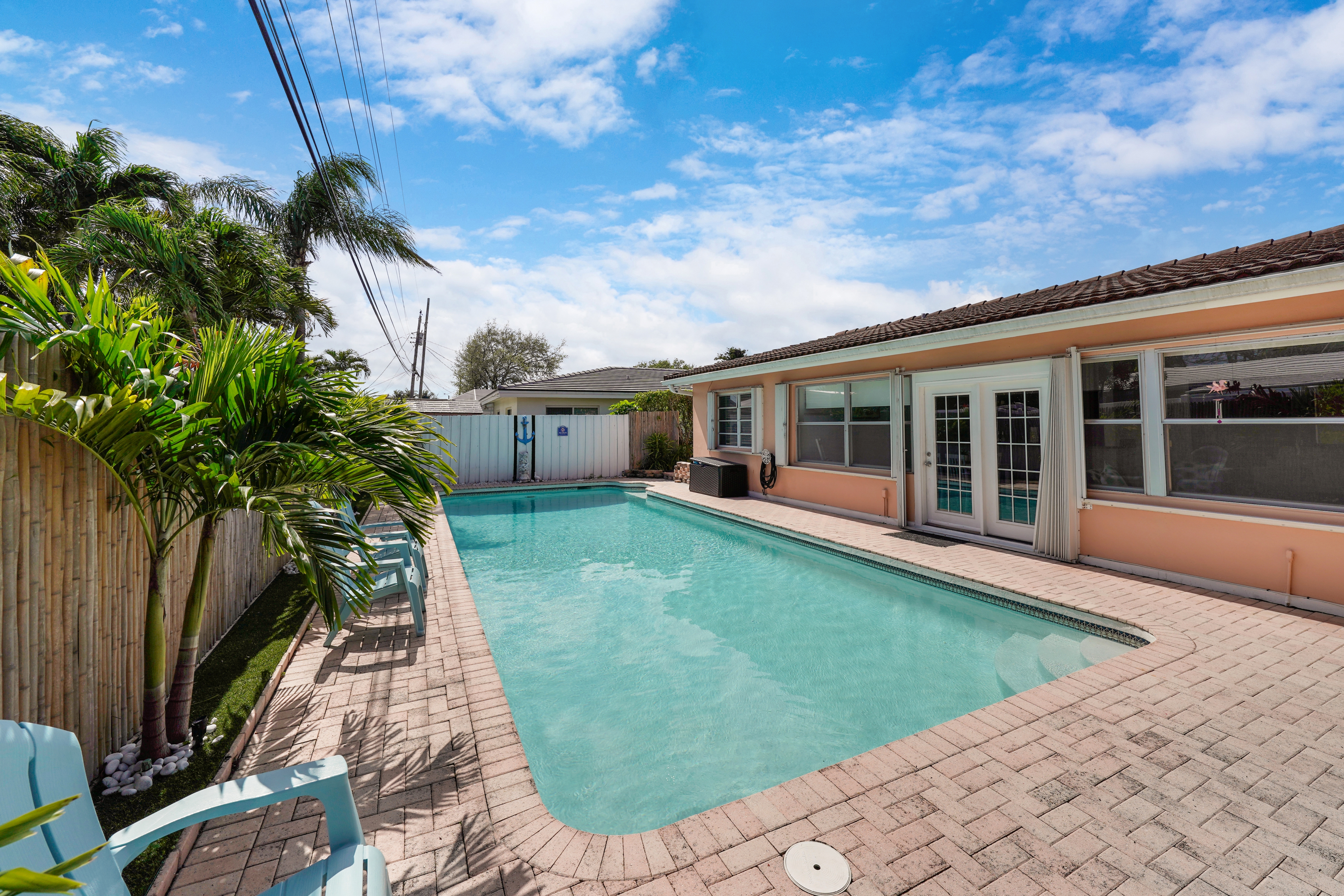 Sun-filled Haven With Heated Pool And Outdoor Oasis - Charming Retreat - The Bahamas