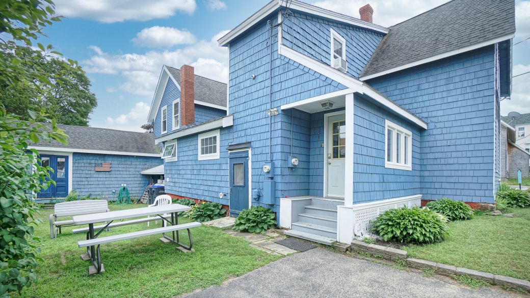 Cozy Living Spaces And Classic Coastal Decor - Charming Beach Retreat - Old Orchard Beach