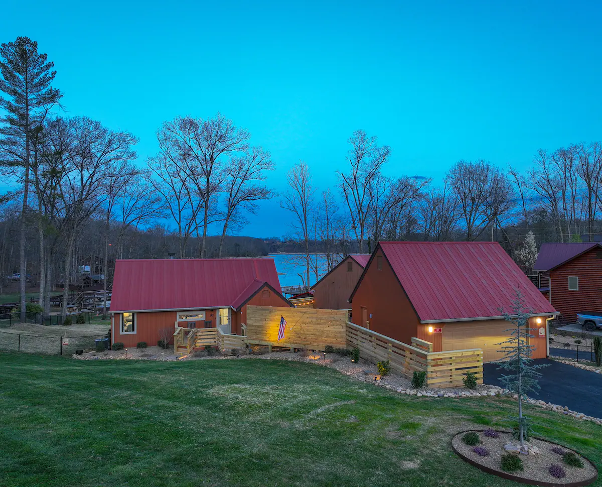 2br 2ba Lakefront Gem – Decks, Docks & Sunsets - Johnson City, TN