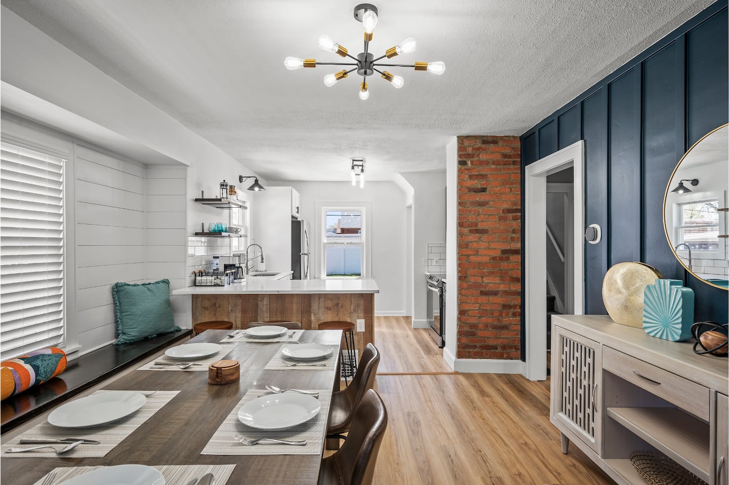 Cozy Oasis With Spacious Living And Modern Kitchen - Stunning Retreat - Cleveland, OH