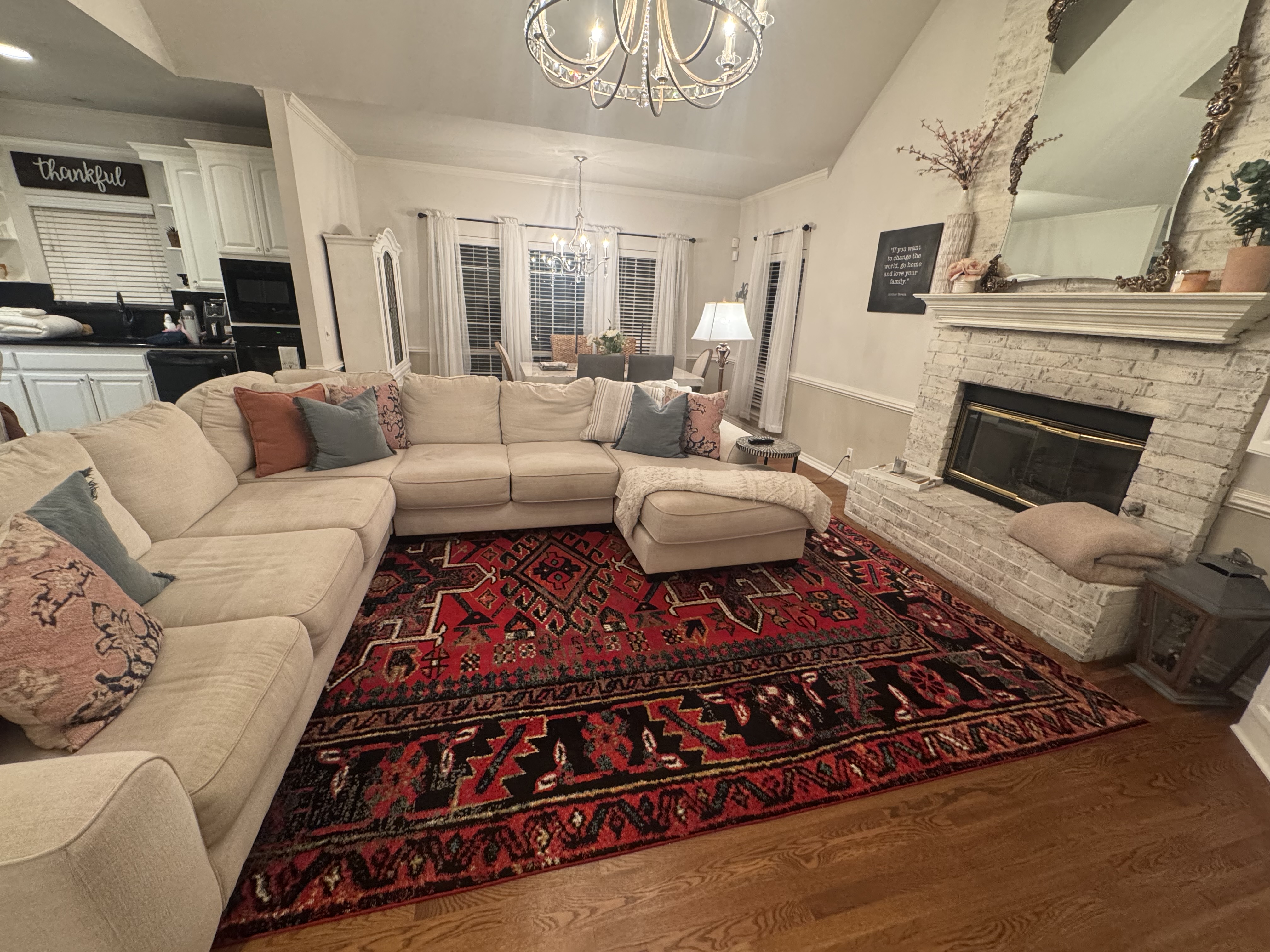 Spacious Family Home, Pool, Pool Table, Pets, 4bed - Tulsa, OK