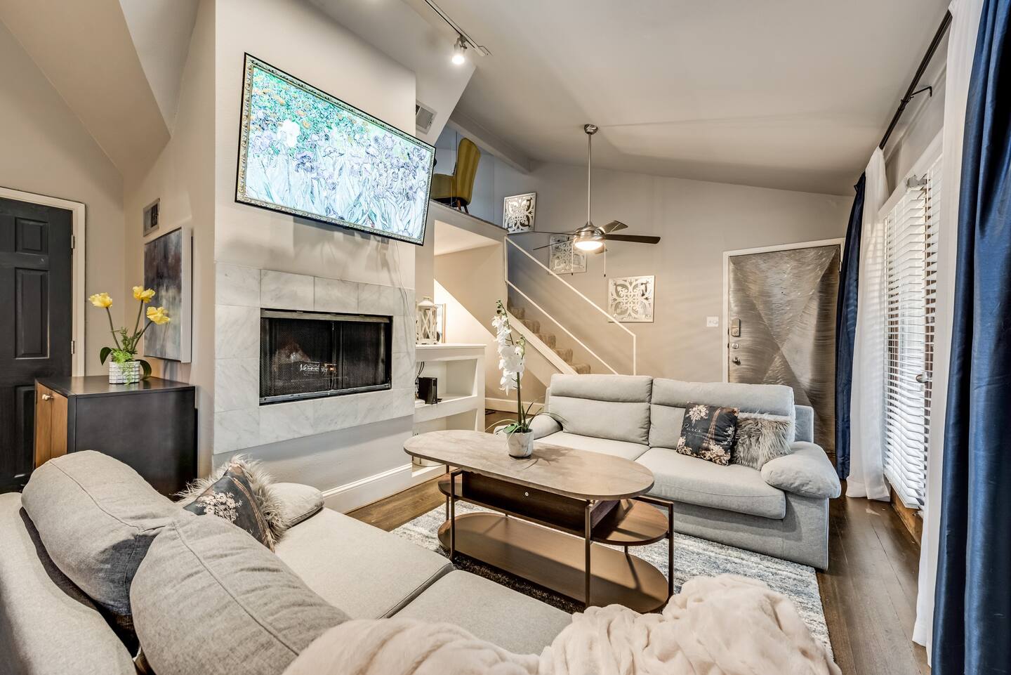 Chic 2br Loft W/ Balcony In Historic Munger Place - Dallas, TX