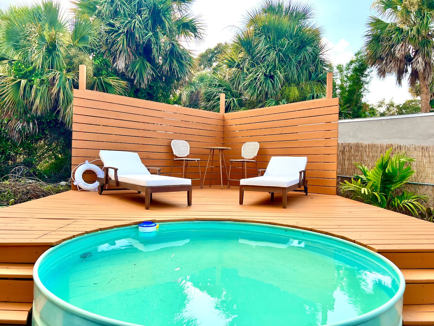 Tropical Oasis With Pool And Mini Golf - Charming Coastal Retreat - Daytona Beach, FL