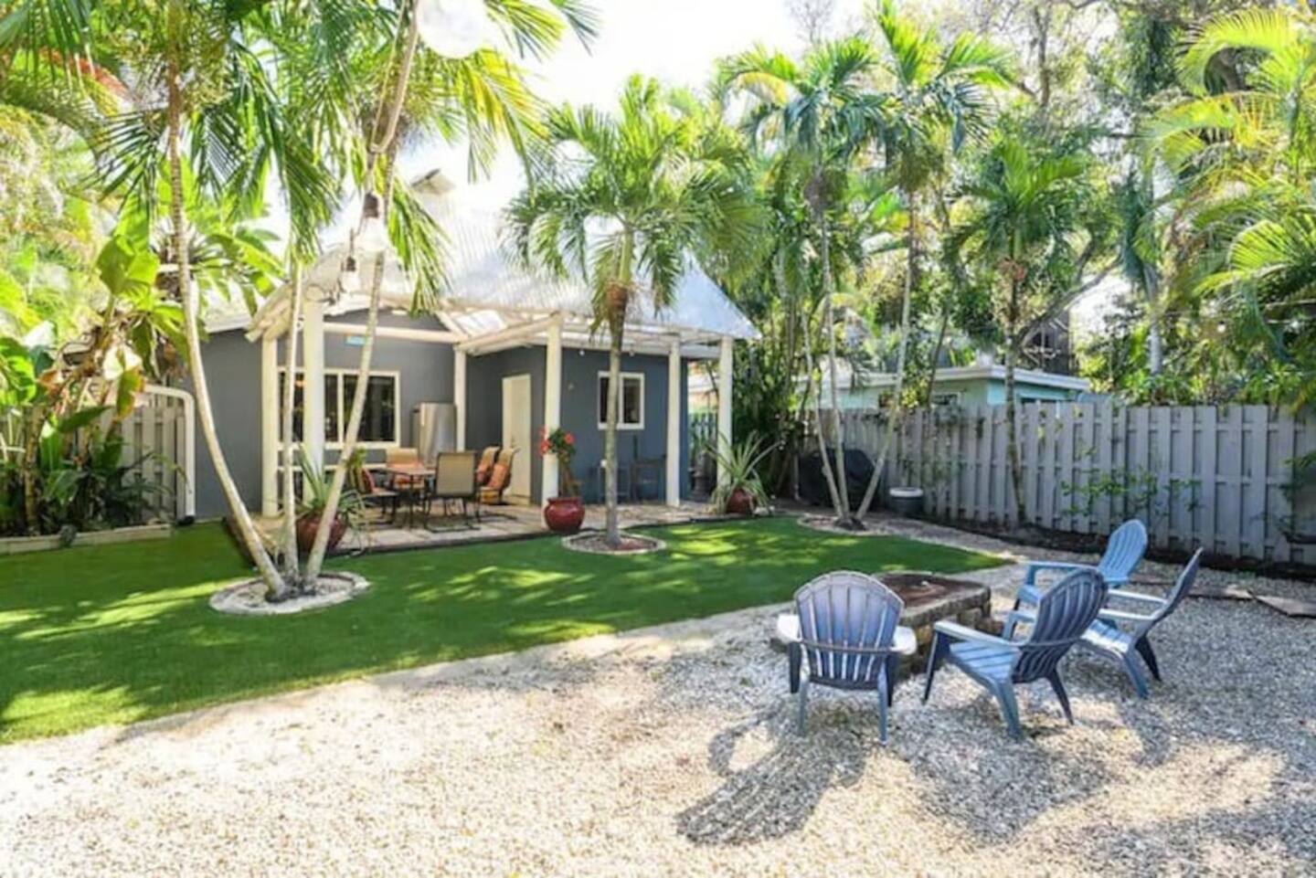 Charming Backyard Oasis With Modern Amenities - Tranquil Retreat - Fort Lauderdale, FL
