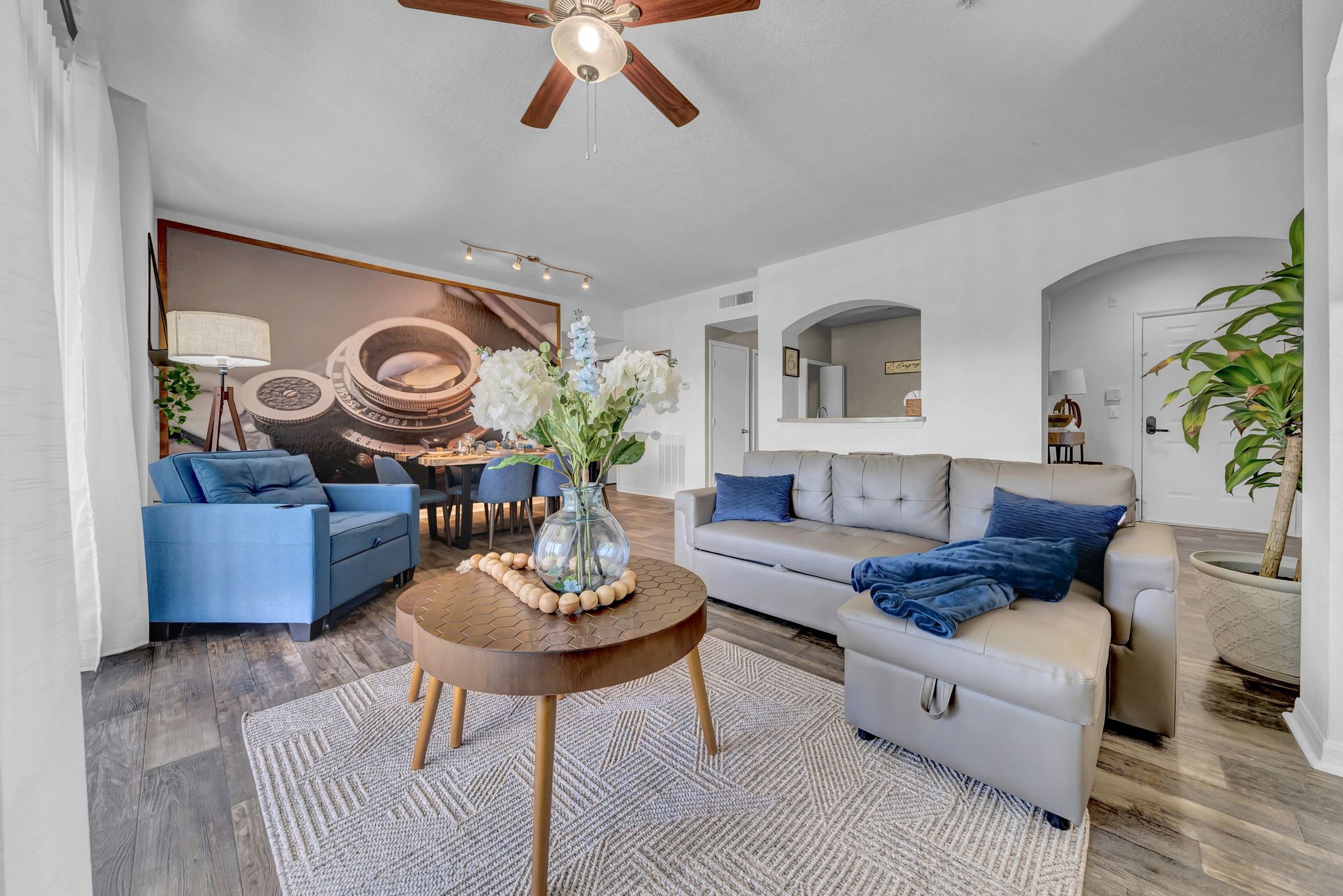 Vibrant 2br/2ba W/ King Bed | Pool, Gym #11 - Tampa, FL
