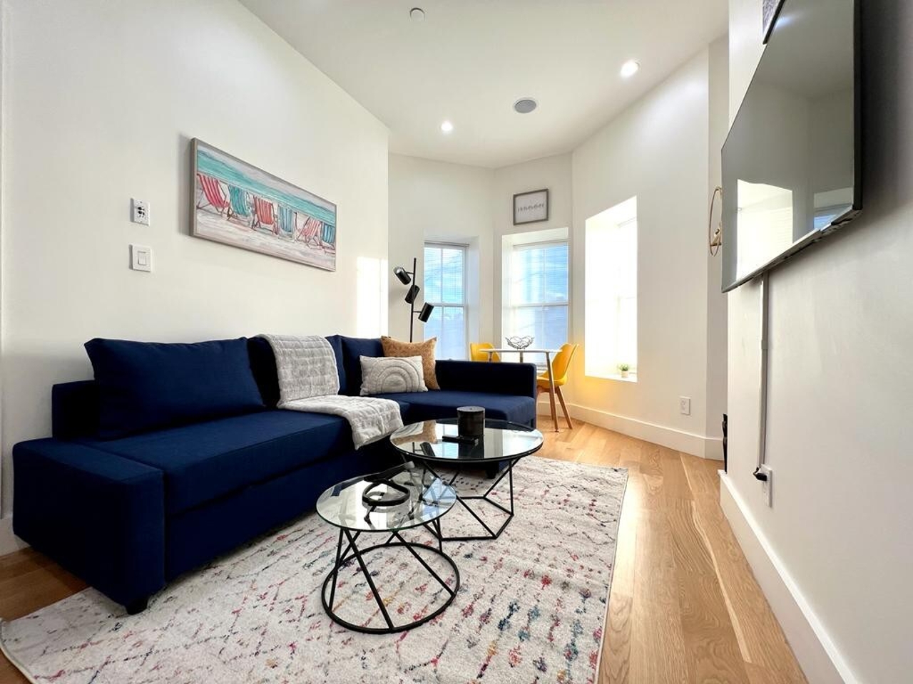 Stylish Kitchen And Cozy Living Space - Tranquil Urban Retreat - New York