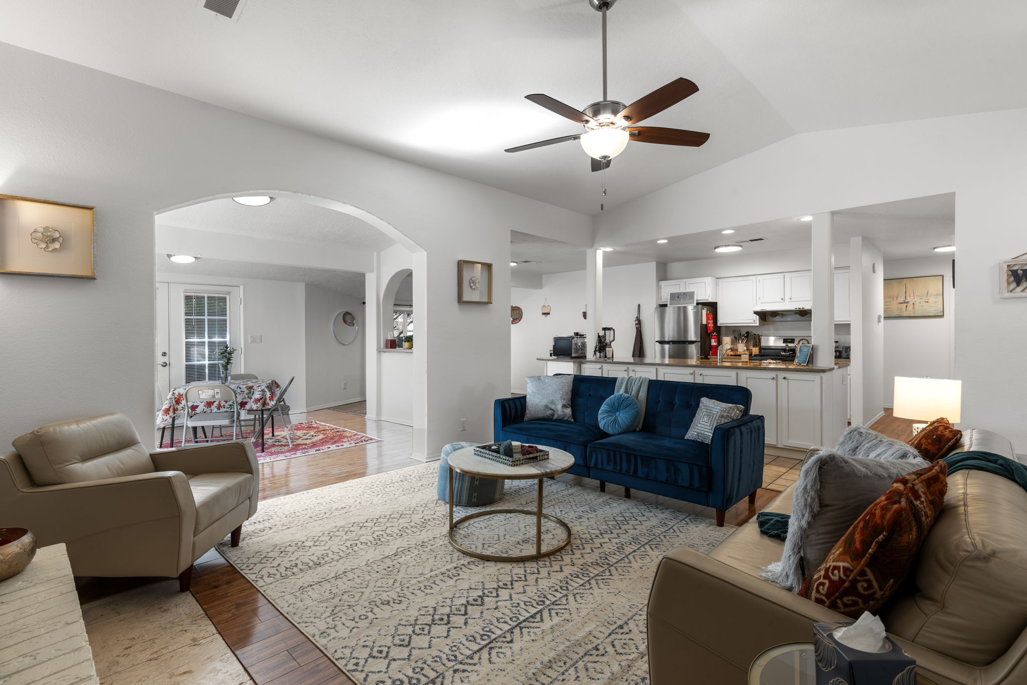 Charming Outdoor Lounge And Fire Pit - Exquisite Albuquerque Retreat - Albuquerque, NM