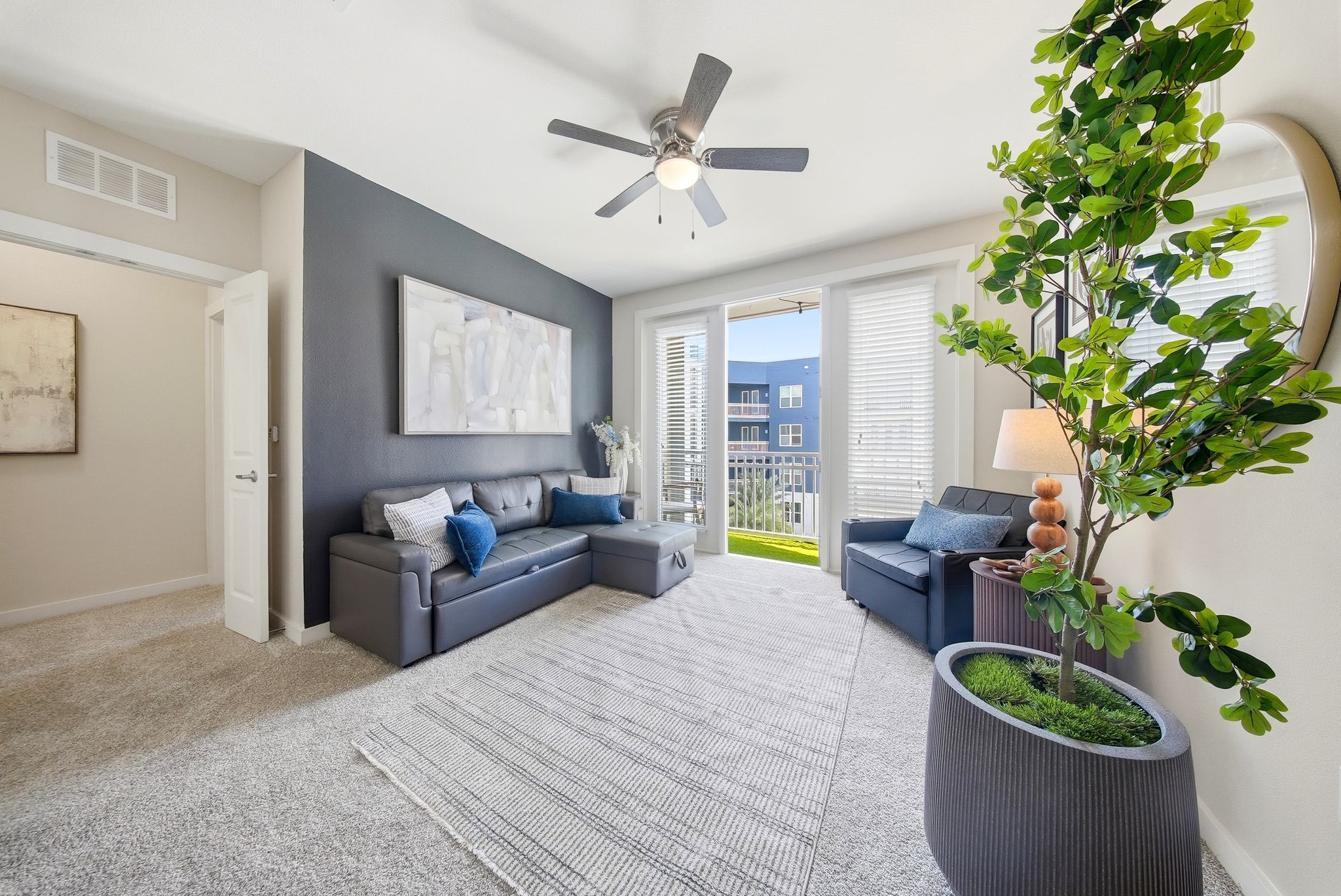 Modern 2br W/ Pool + Pet-friendly | Unit #18 - Tampa, FL