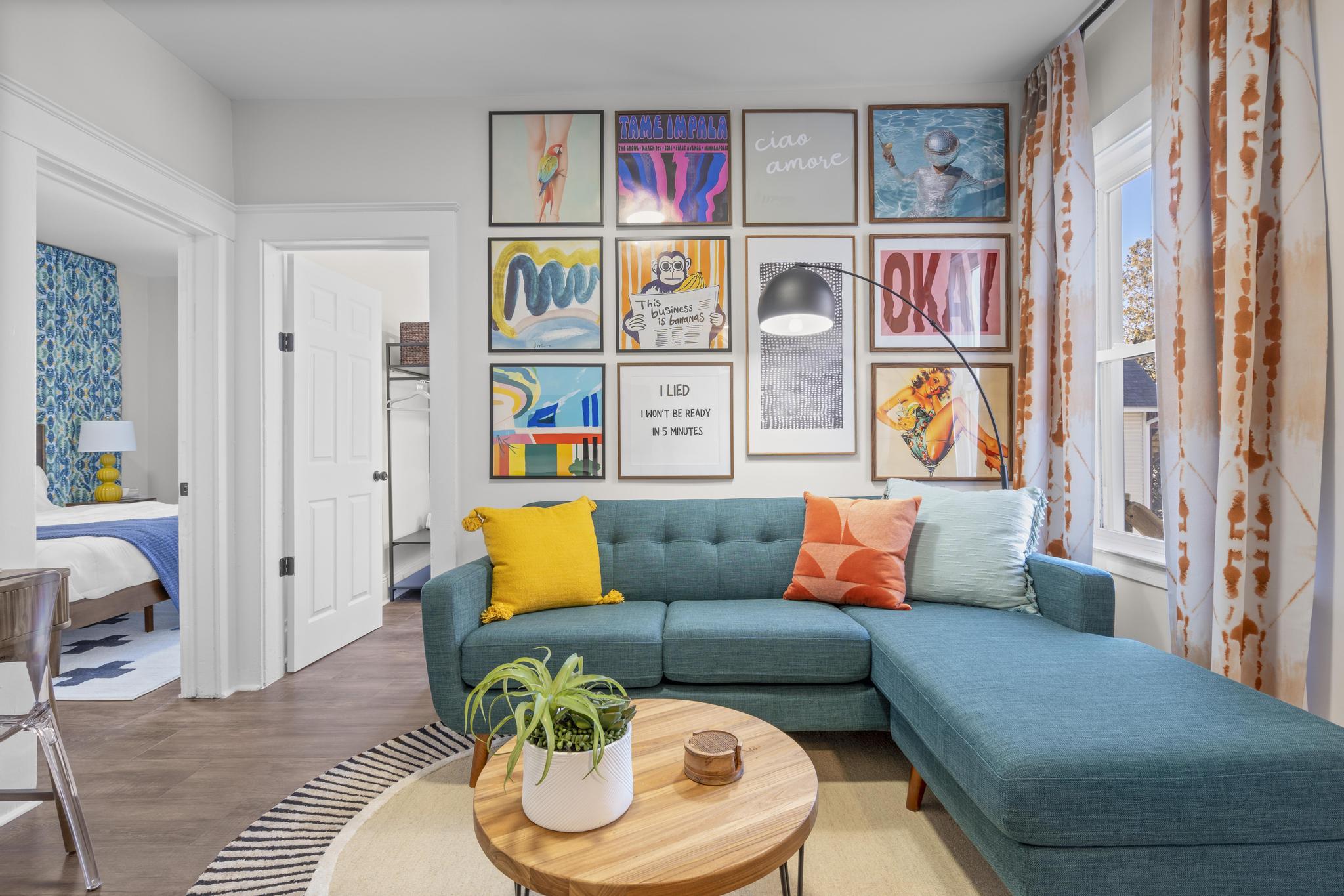 Spacious Duplex Retreat With Modern Interiors - Luxurious Escape - Norwich, CT