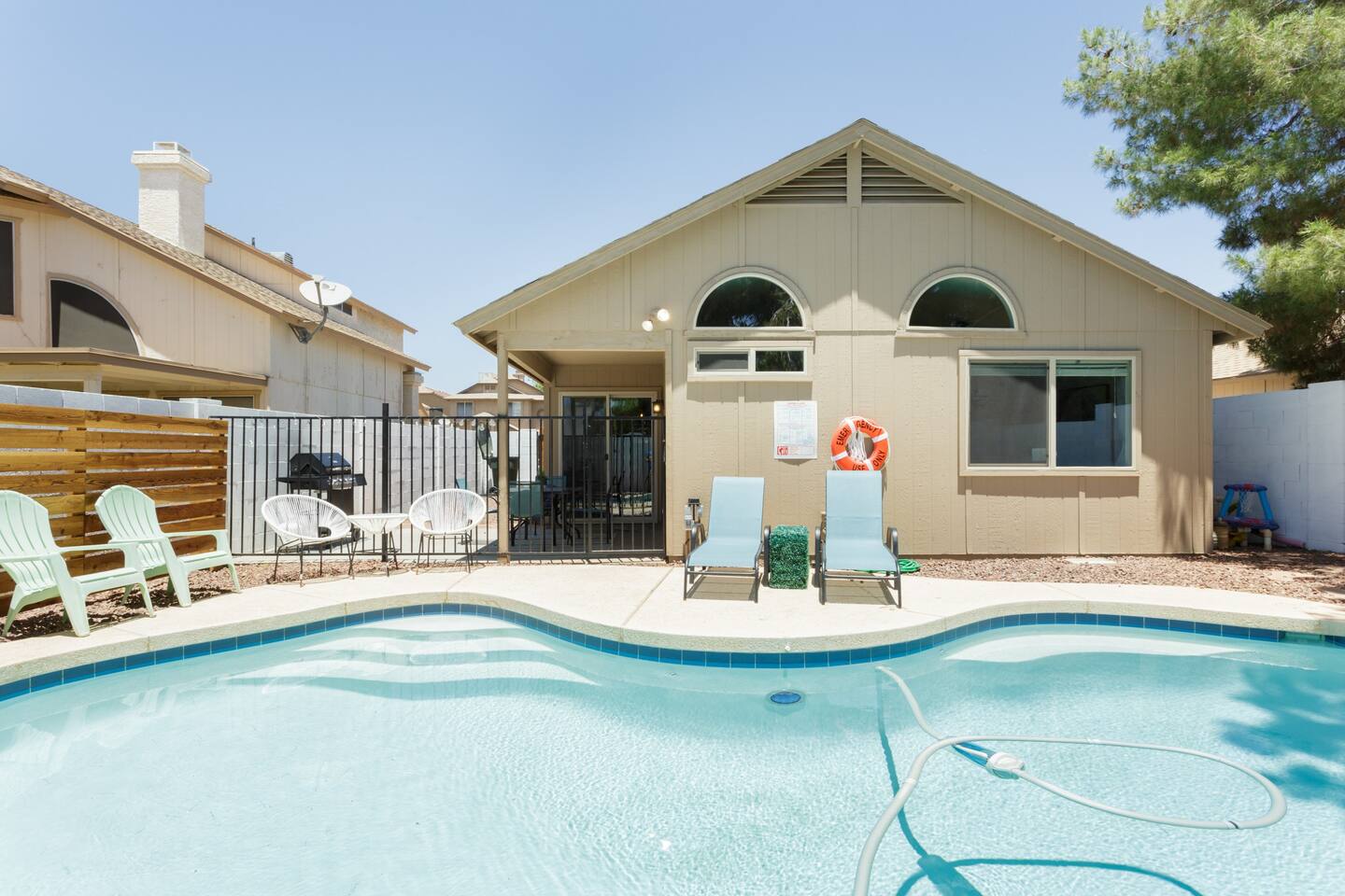 The "Pool Cottage" Upgraded Home Free Heated Pool - Phoenix, AZ