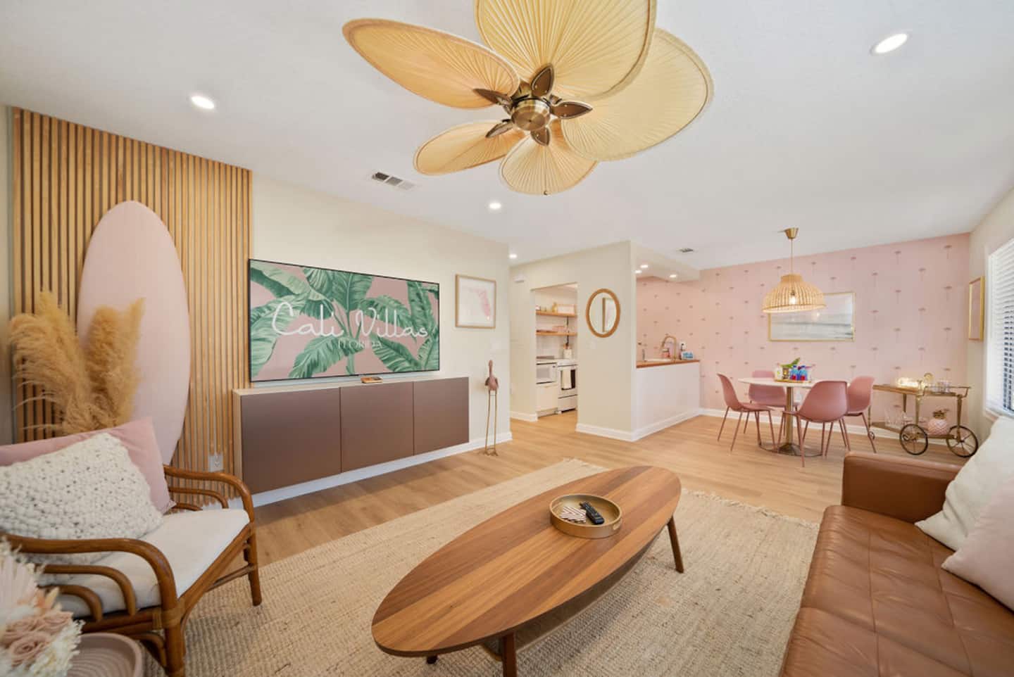 Luxury Villa 3 Blocks To Beach, Pool Outdoor Oasis - Cape Canaveral, FL
