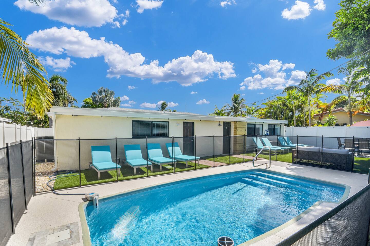 Stylish Surf Retreat With Pool - Charming Beach Lifestyle Escape - Pompano Beach, FL